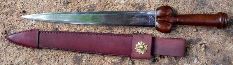 ballock dagger worn