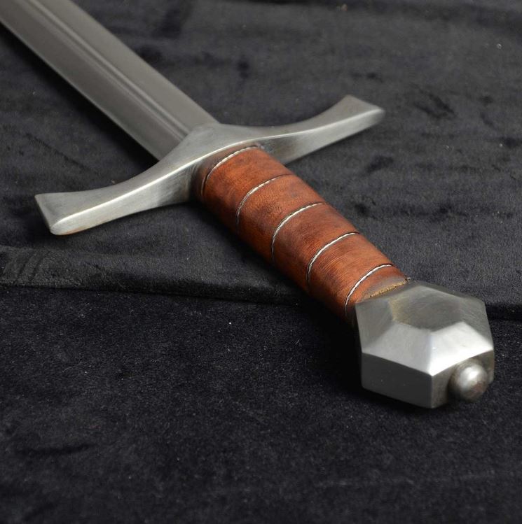 Medieval Swept Hilt Dagger – Esford Armoury